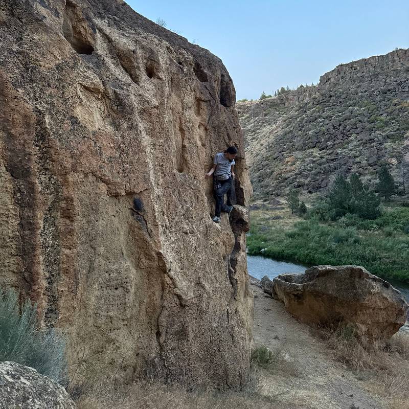 Misery Ridge Slab v0 - Bridge Boulders, Smith Rock Bouldering - Watch ...