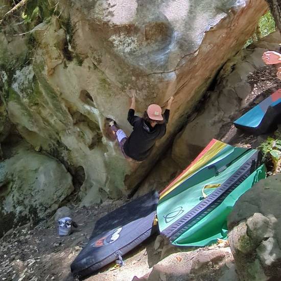 Copperhead v5 - Upper Biddles, Biddles Bouldering - Watch Beta Videos