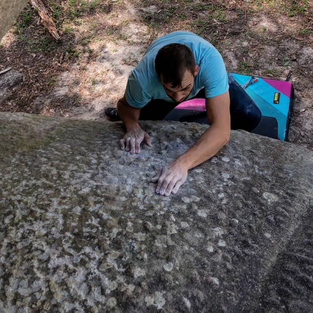 The Brain v4 - The Inner City, Shaking Rock Bouldering - Watch Beta Videos