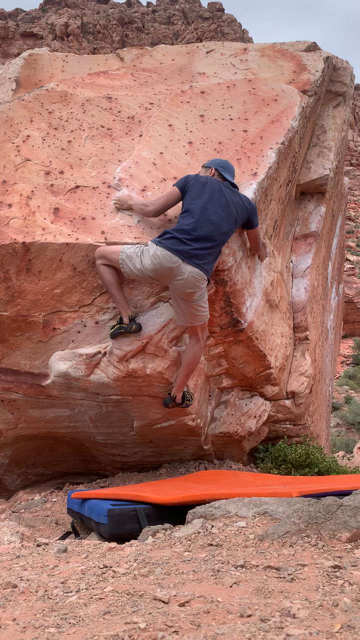 Yellow v8 - Climb So iLL at the Power Plant Bouldering - Watch Beta Videos