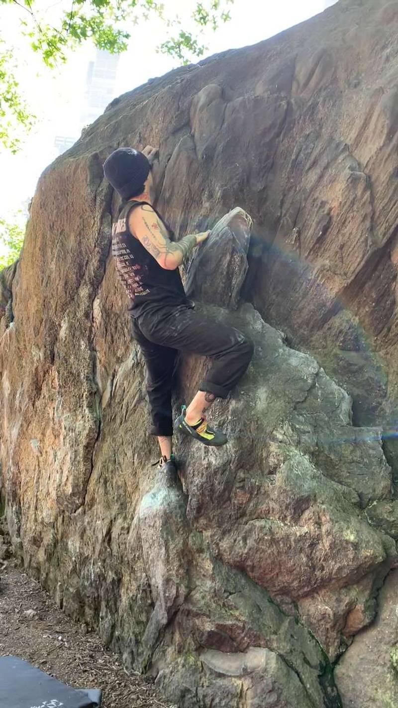 Mother's Milk v2 - Central Park, New York City Bouldering - Watch Beta ...