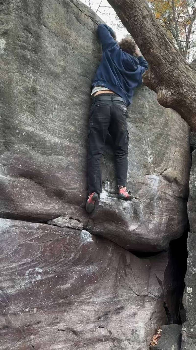 Seams Tight v5 - South Bluff, Devil's Lake Bouldering - Watch Beta Videos