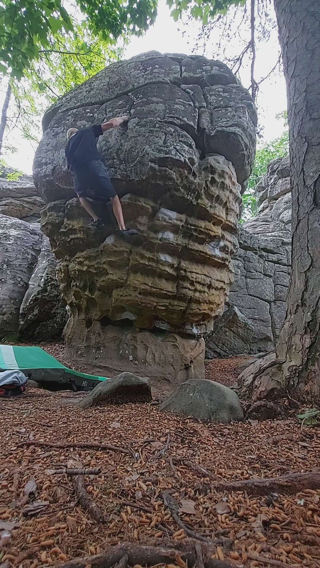 Old Style v4 - The Maze, Rocktown Bouldering - Watch Beta Videos