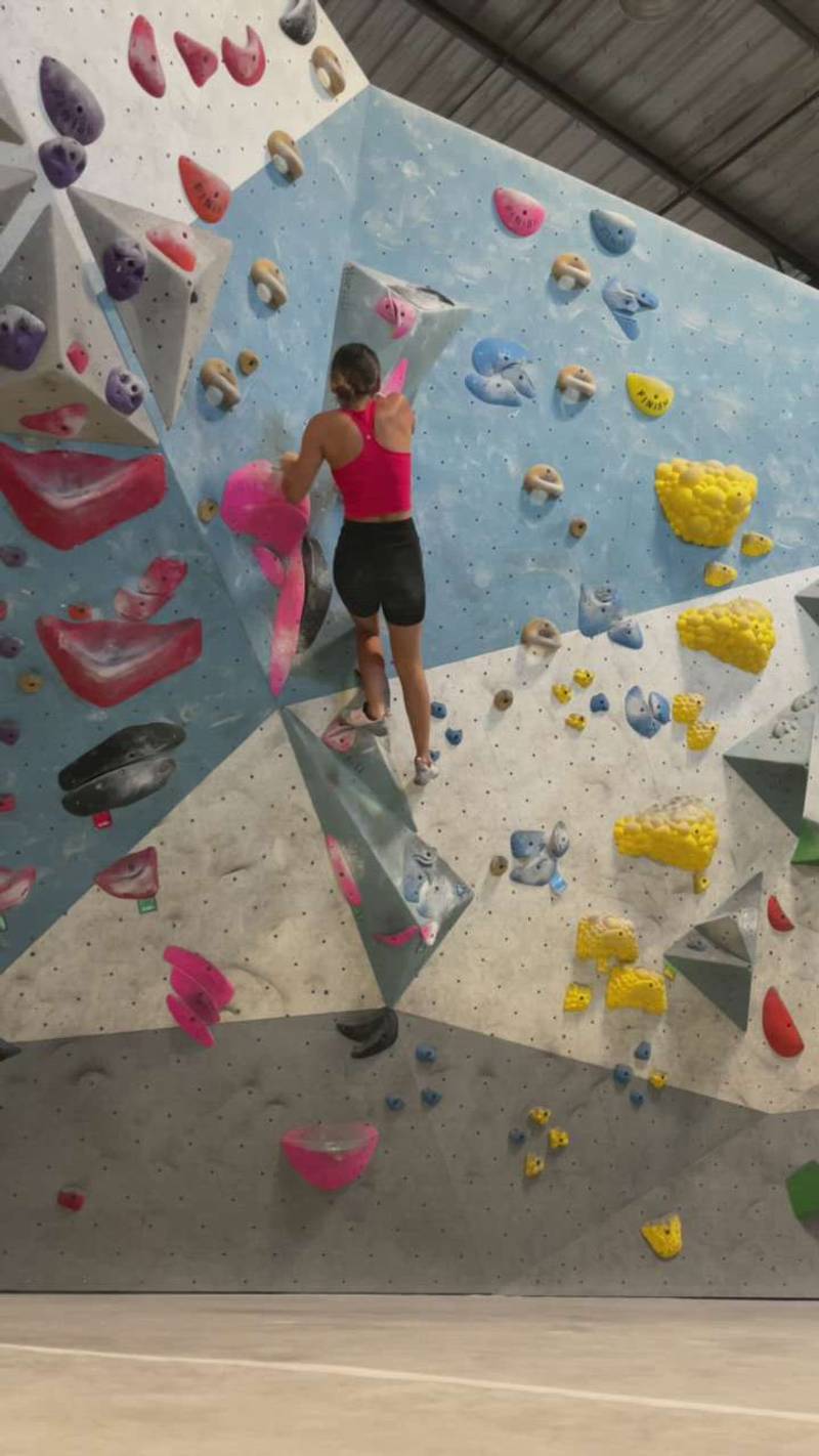 Pink v5 - Momentum Silver Street Bouldering - Watch Beta Videos
