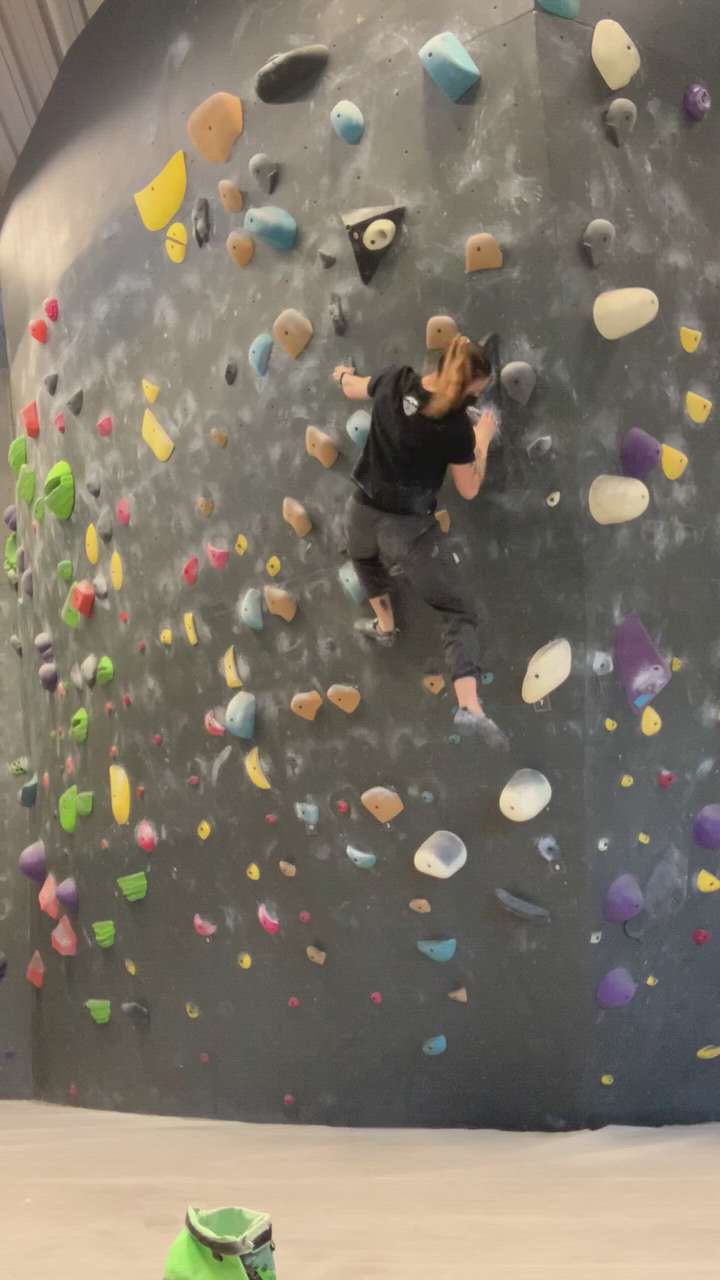 Black v5 - Climb So iLL at the Power Plant Bouldering - Watch Beta Videos