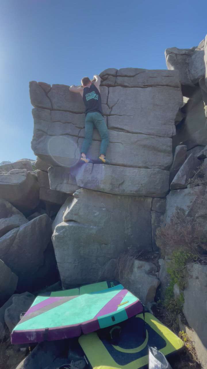 Hound Of The Far Side v2 - The Gully Boulders, Windy Clough Bouldering ...