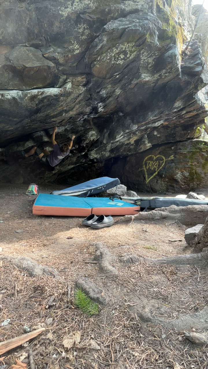 Schist Cave Left v9 - Tumwater Canyon, Leavenworth Bouldering - Watch ...