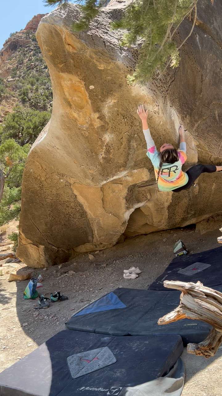 Dyno Time v4 - Right Fork, Joe's Valley Bouldering - Watch Beta Videos