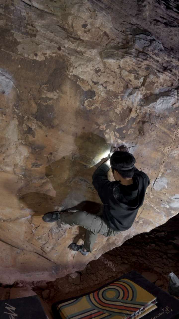 Spitting Venom v8 - Kraft, Red Rock Bouldering - Watch Beta Videos