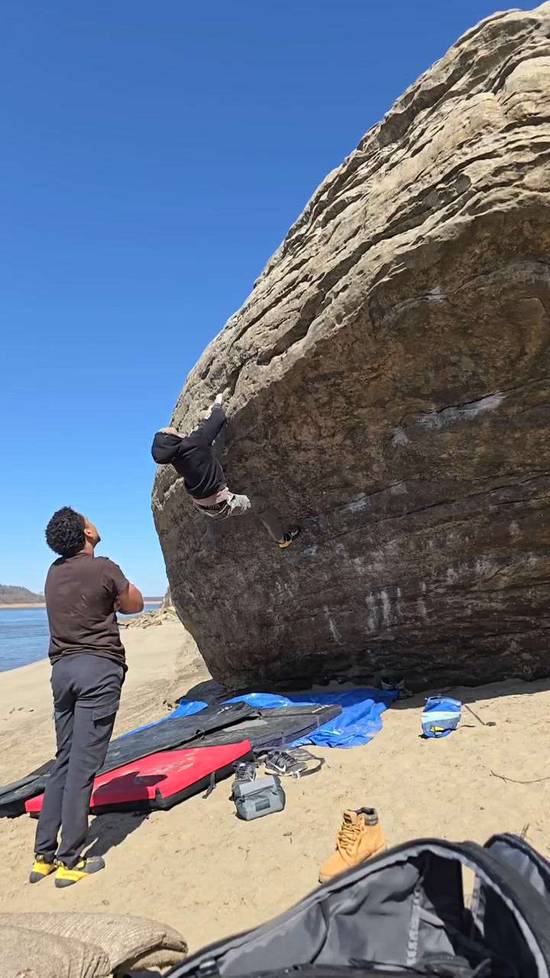 Jimbo's v4 - The Beach, Illinois Bouldering - Watch Beta Videos