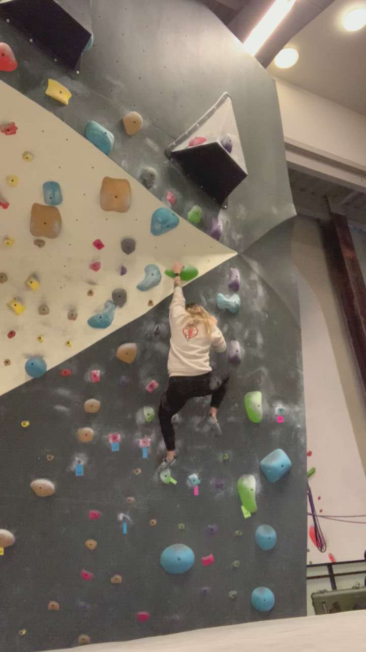 Green v2 - Climb So iLL at the Power Plant Bouldering - Watch Beta Videos