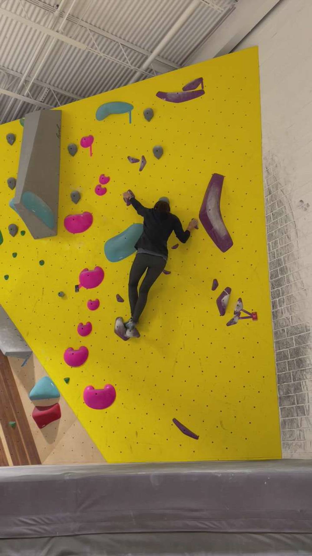 Purple v5 - Crux Central Bouldering - Watch Beta Videos