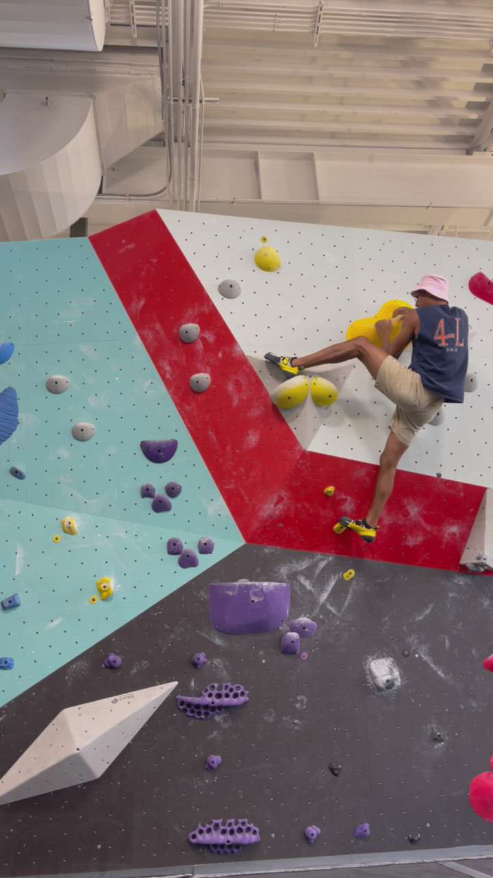 Yellow v3 - Movement Chicago Wrigleyville Bouldering - Watch Beta Videos
