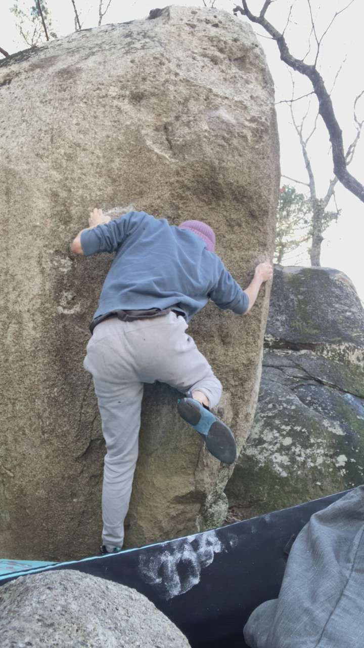 Magnolia Bulge v3 - Woods' Hill, Boat Rock Bouldering - Watch Beta Videos