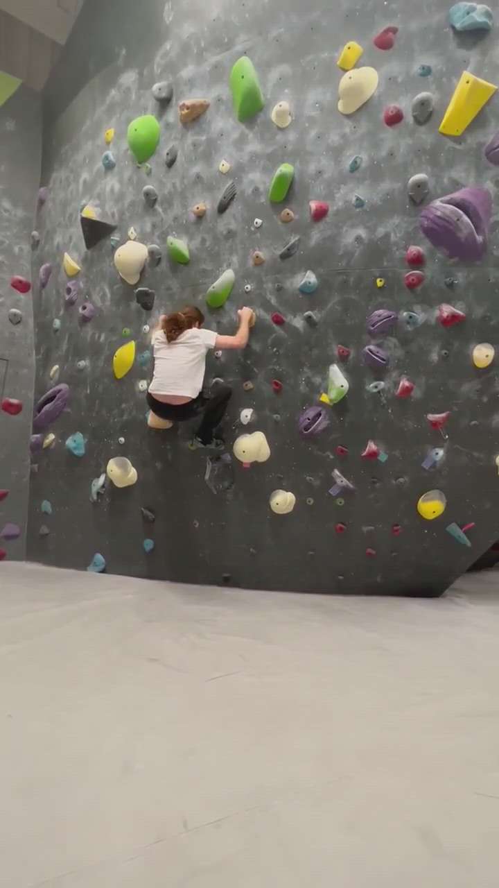 Tan v2 - Climb So iLL at the Power Plant Bouldering - Watch Beta Videos