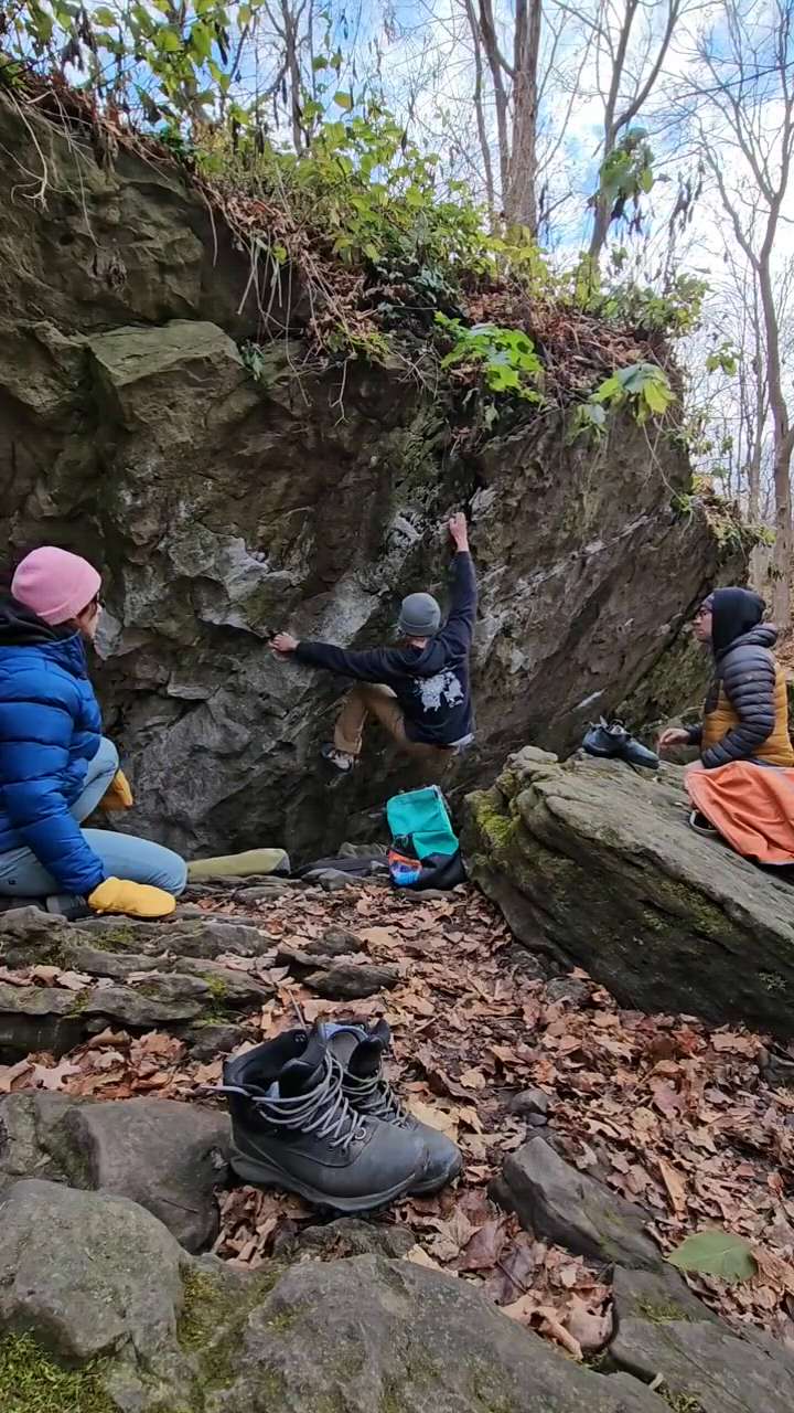Pica v5 - Old Country, Niagara Glen Bouldering - Watch Beta Videos