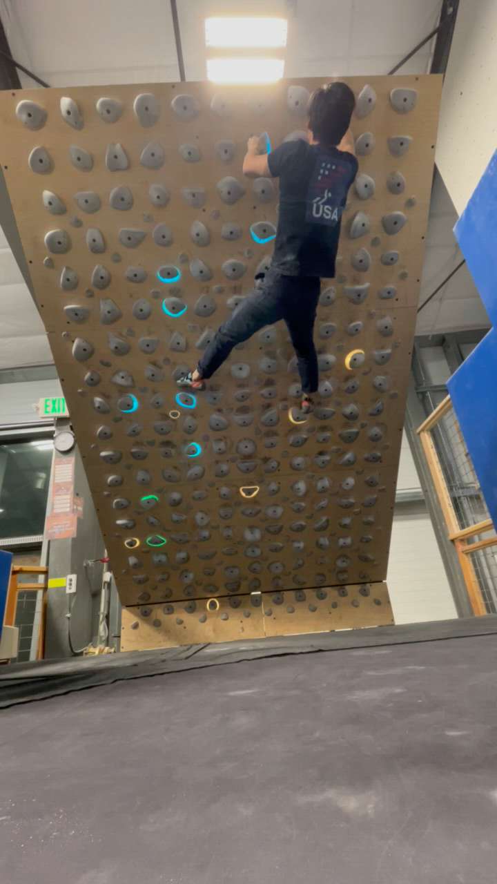 Scared em off v4 - Kilter Board (Original) Bouldering - Watch Beta Videos