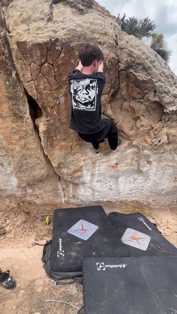 Bumblebee v2 - Flaming Gorge Bouldering - Watch Beta Videos