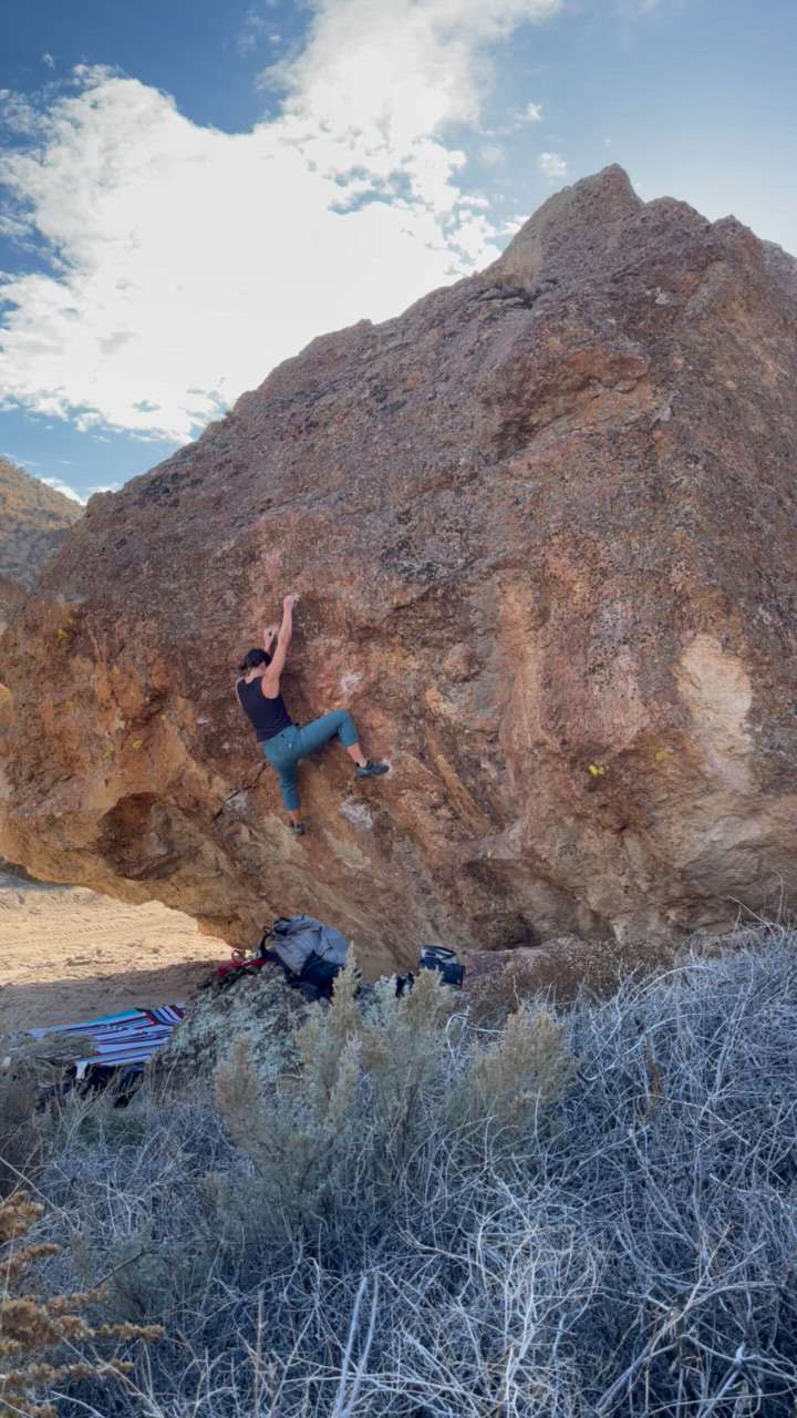 Peaches v7 - Lower Reynolds, Reynolds Creek Bouldering - Watch Beta Videos