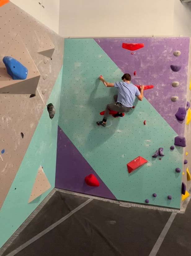 Red v4 - Movement Dallas The Hill Bouldering - Watch Beta Videos