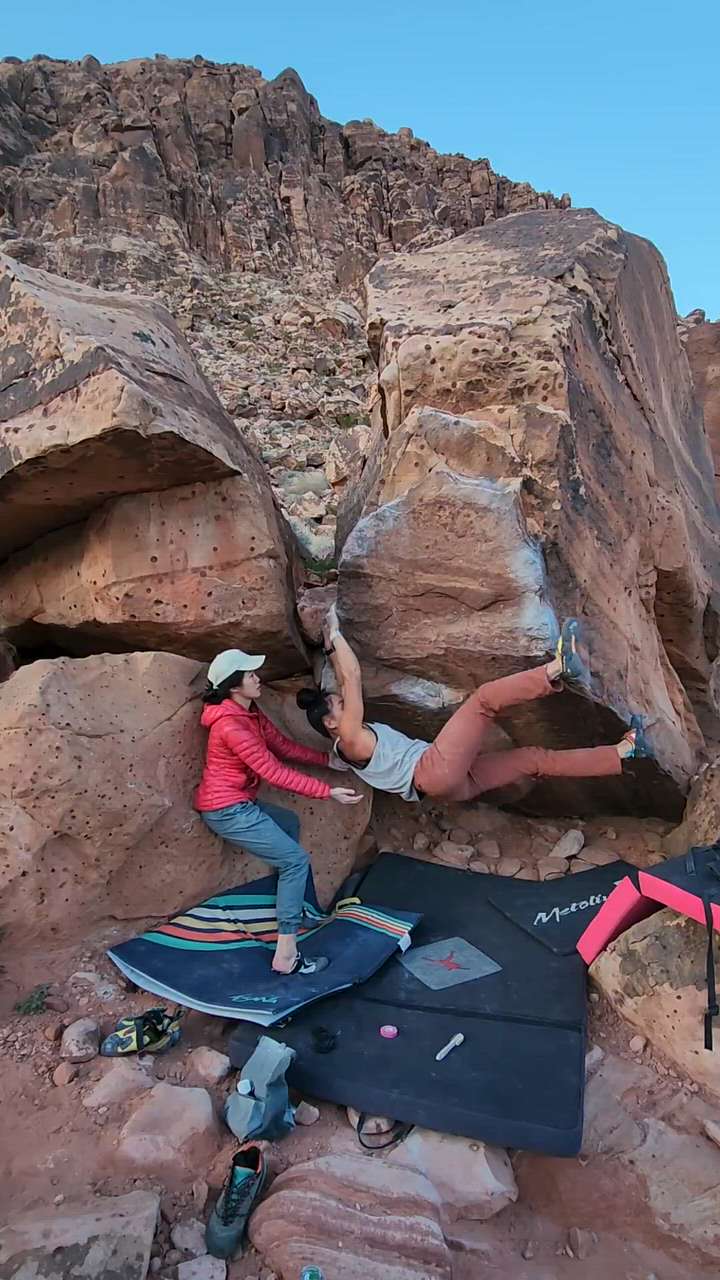 The Prowler v7 - Kraft, Red Rock Bouldering - Watch Beta Videos