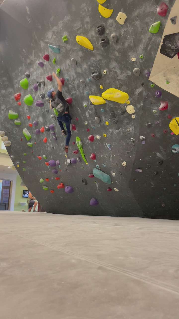 Green v5 - Climb So iLL at the Power Plant Bouldering - Watch Beta Videos