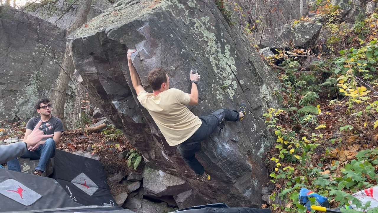 Cast Iron v11 - Skillet Creek, Devil's Lake Bouldering - Watch Beta Videos