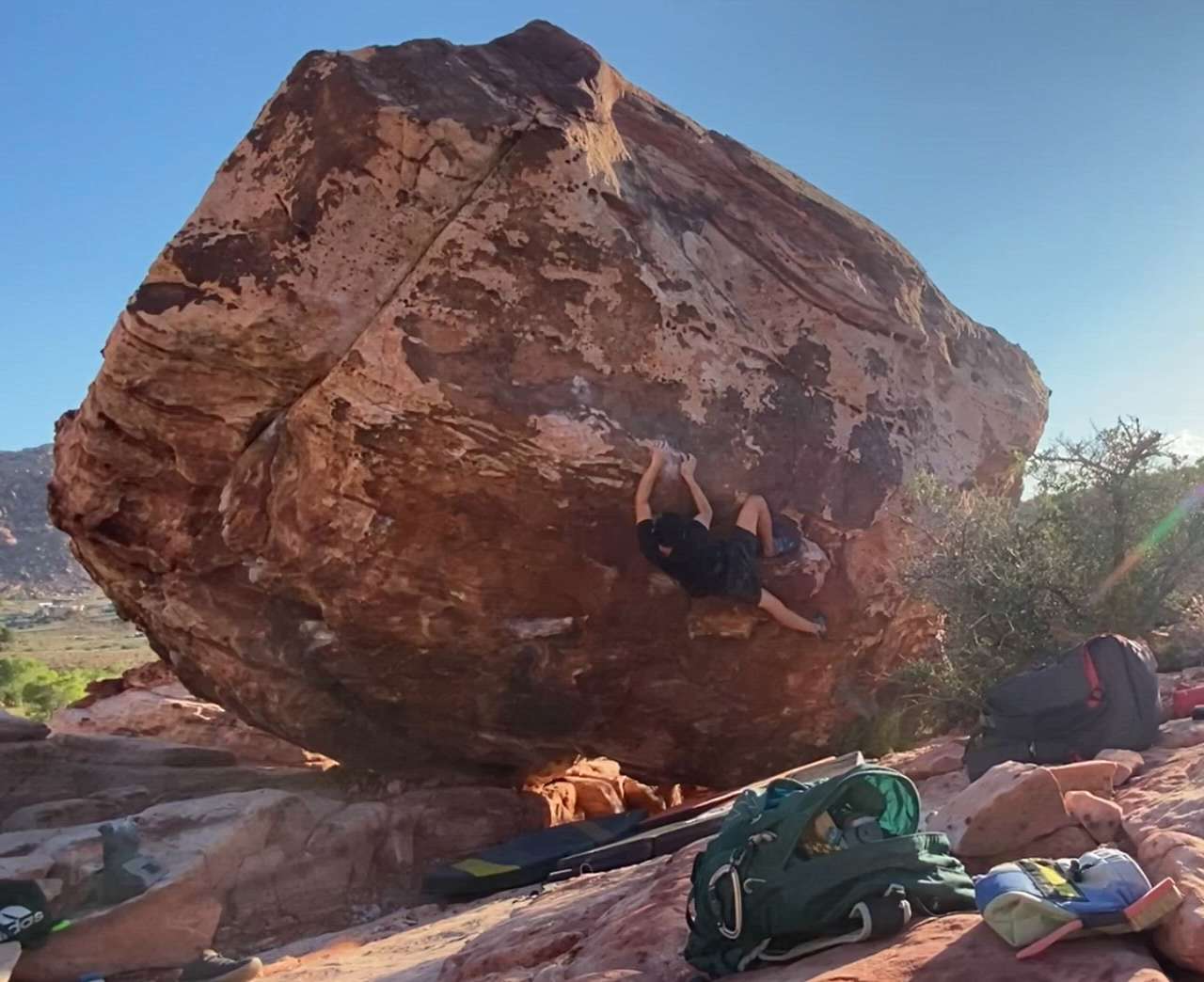 Spring Loaded v8 - Red Spring, Red Rock Bouldering - Watch Beta Videos