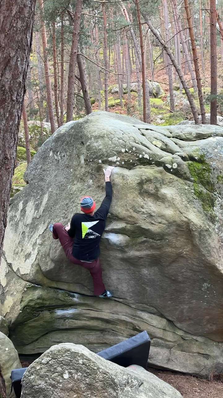 Le Surplomb de Marbre v3 - Fontainebleau Bouldering - Watch Beta Videos