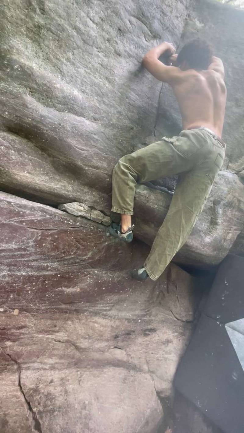 Seams Tight v5 - South Bluff, Devil's Lake Bouldering - Watch Beta Videos