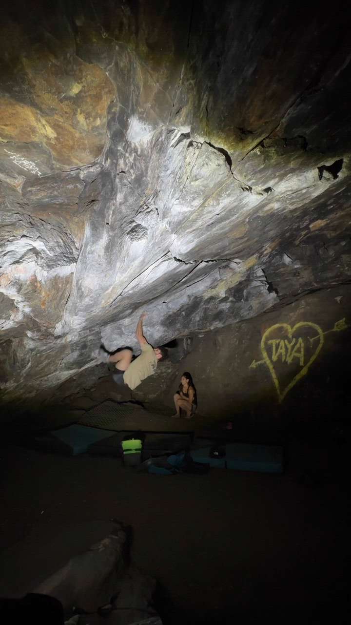 Schist Cave Right v5 - Tumwater Canyon, Leavenworth Bouldering - Watch ...