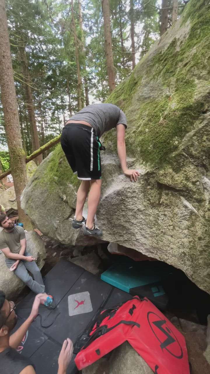 Largonian Bulge v2 - Grand Wall, Squamish Bouldering - Watch Beta Videos