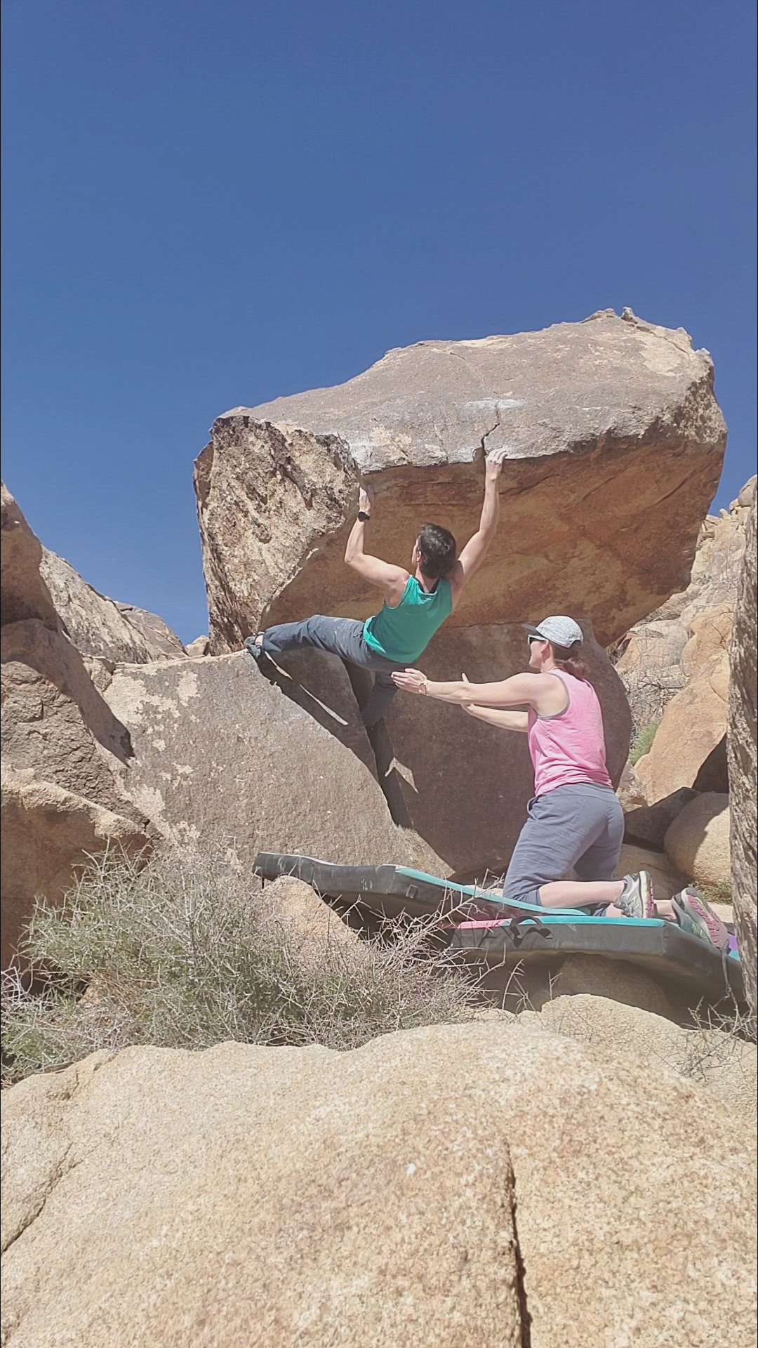 Mulligan Slab (Dragon Scales) v2 - Planet X, Joshua Tree Bouldering ...