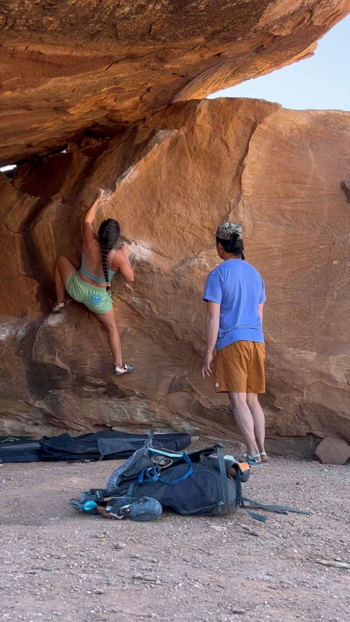 Cave-Mouse v3 - Teepee Area, Moe's Valley Bouldering - Watch Beta Videos