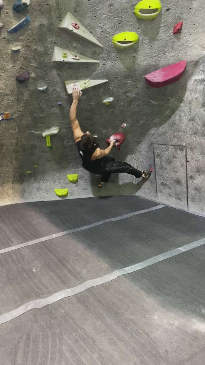 Red v6 - High Point Riverside Bouldering - Watch Beta Videos