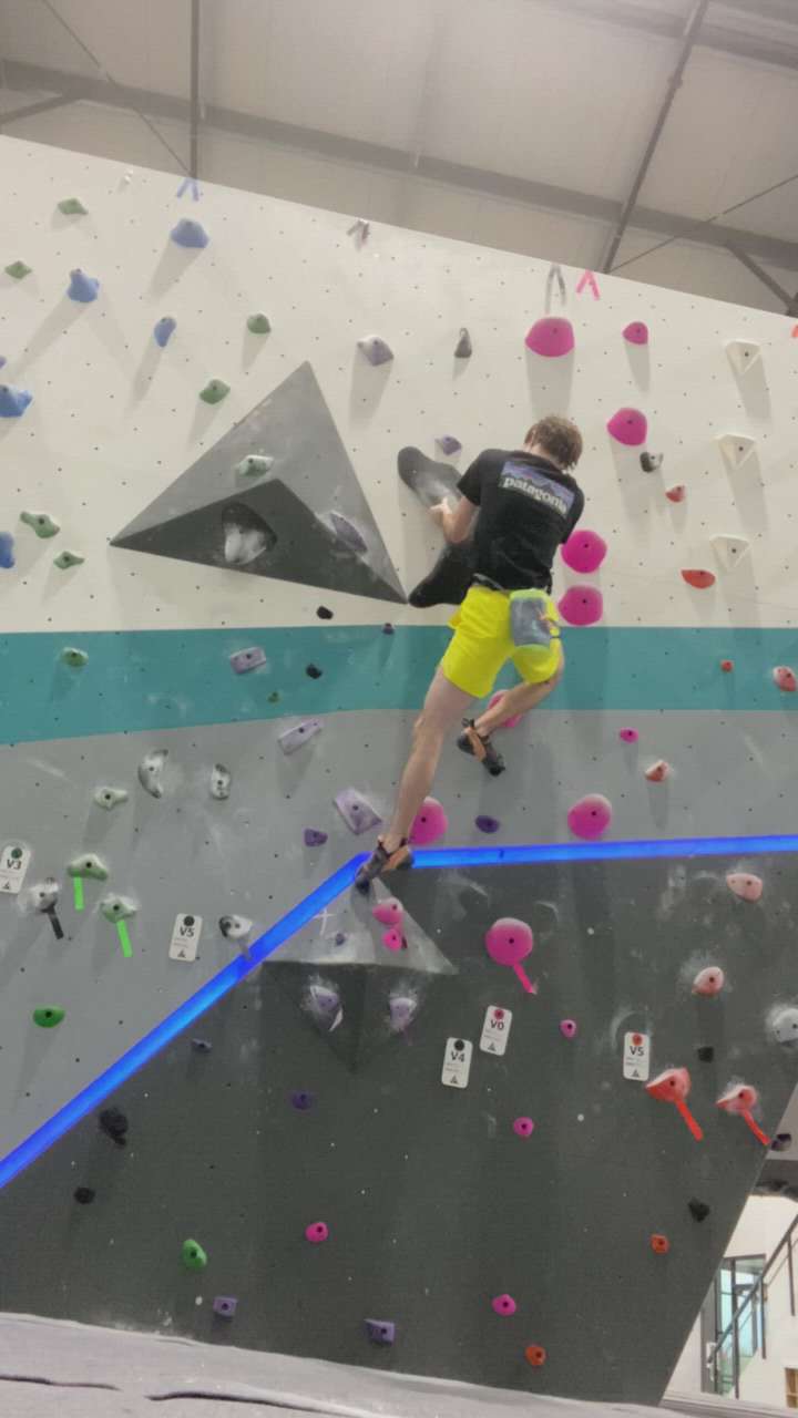 Black v5 - Alpine Climbing Adventure Fitness Bouldering - Watch Beta Videos