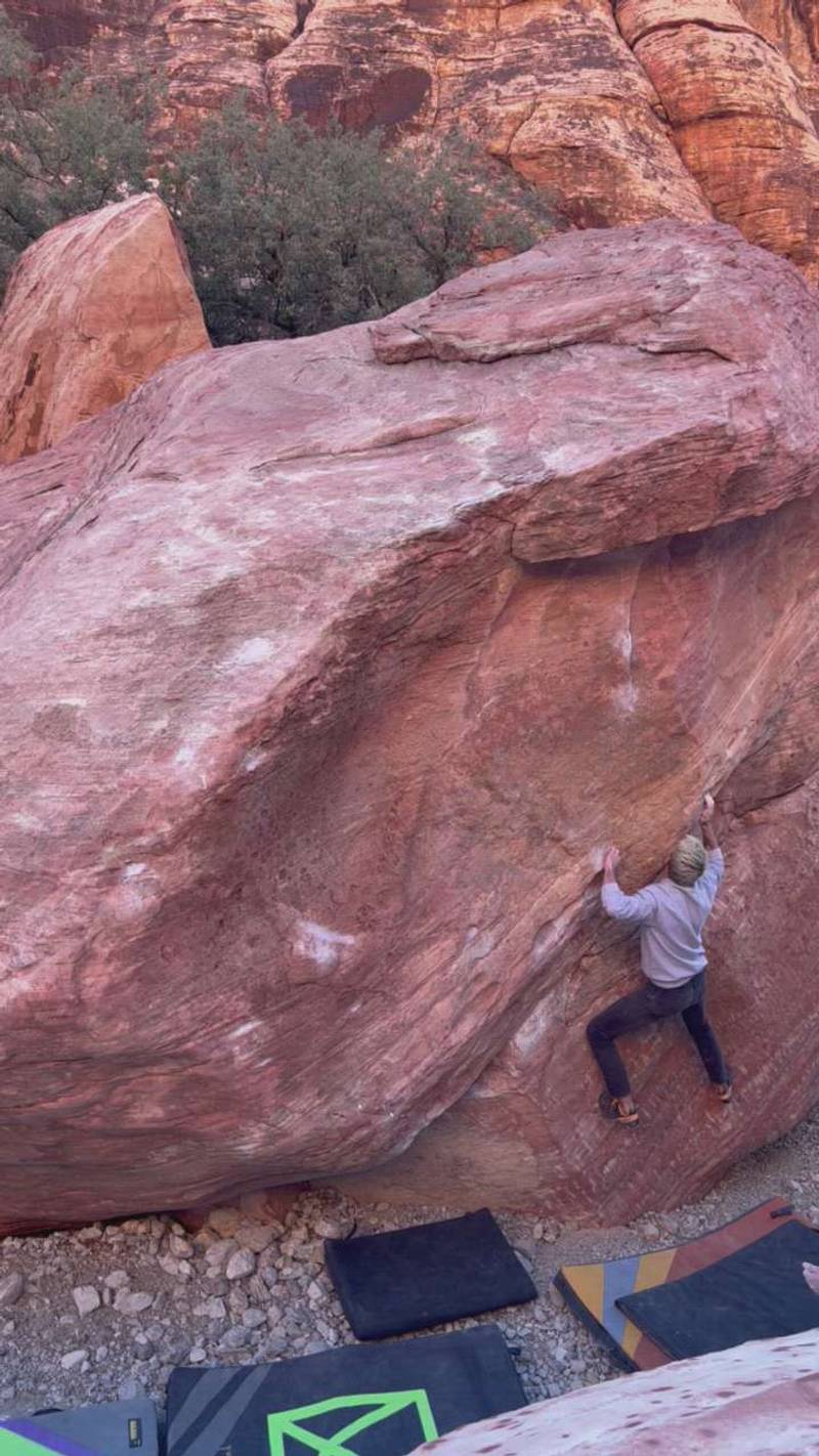 The Muffler v5 - Gateway Canyon, Red Rock Bouldering - Watch Beta Videos