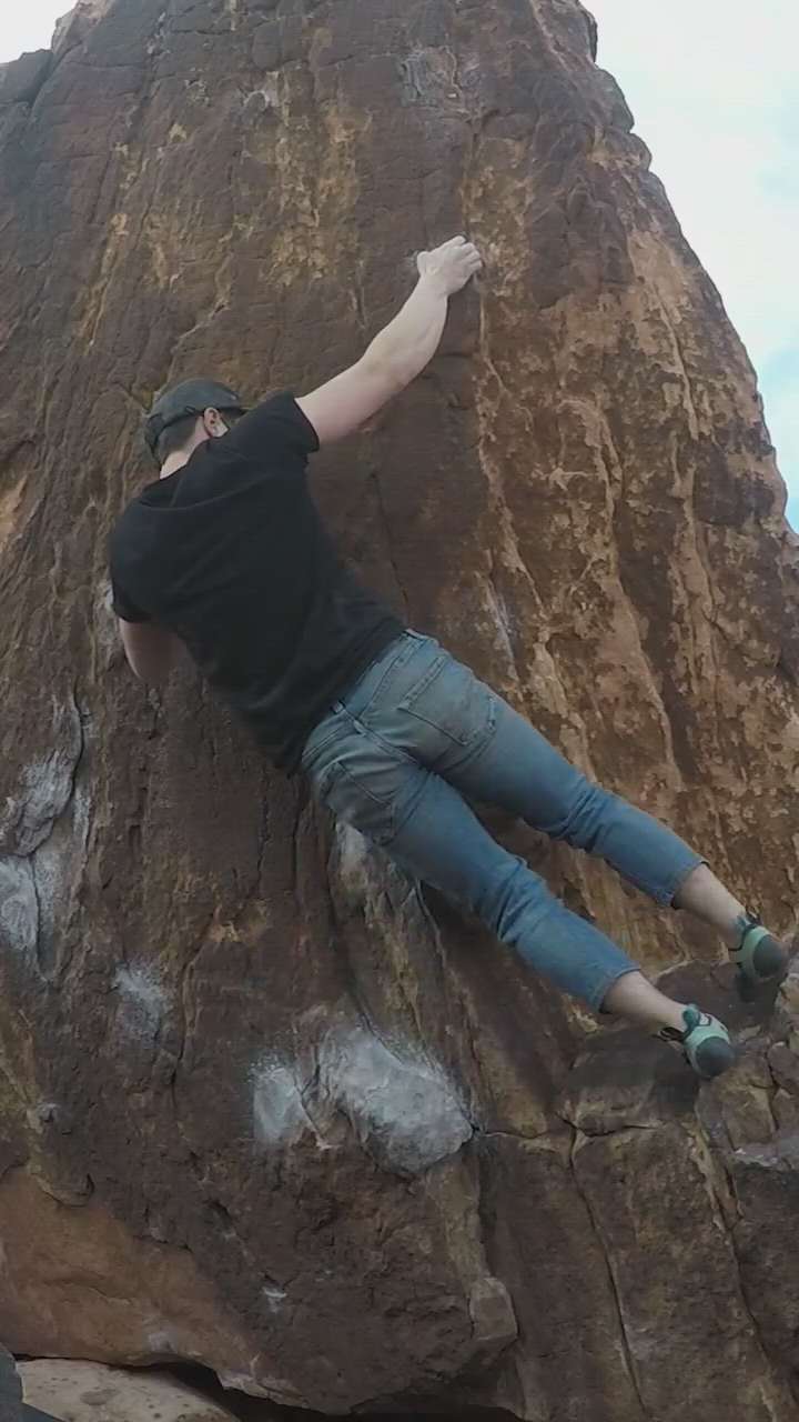 Hidden Crack Slab v0 - Sandstone Quarry, Red Rock Bouldering - Watch ...