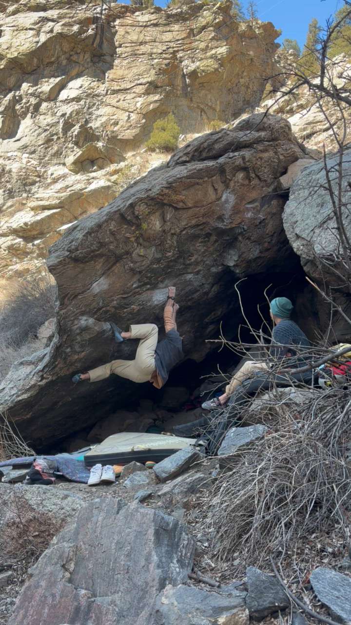 Mobbin' Around v11 - Tunnel 2, Clear Creek Canyon Bouldering - Watch Beta Videos