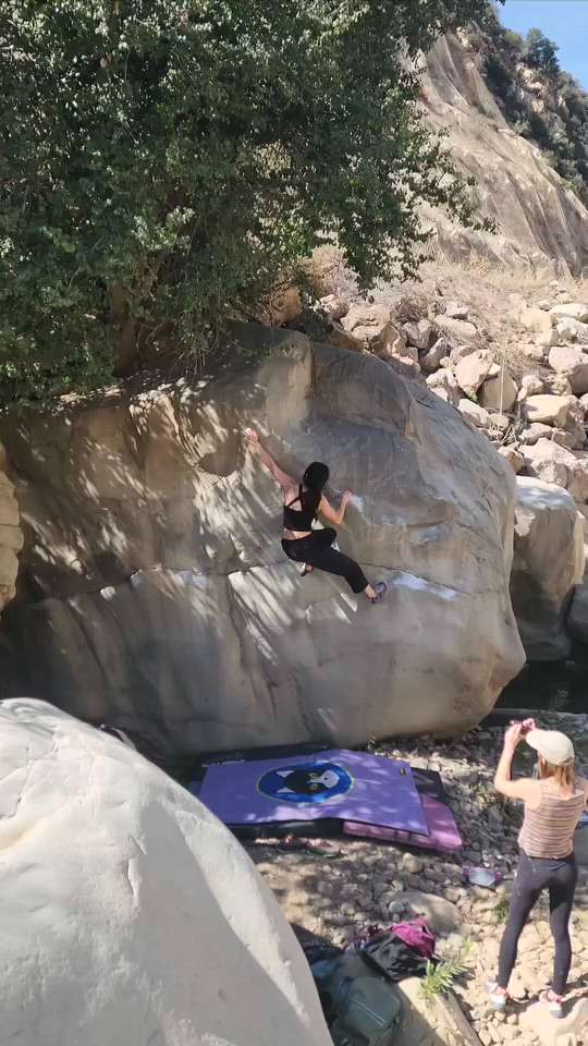 Pigs on the Wing v3 - Munson Boulders, Ojai Bouldering - Watch Beta Videos