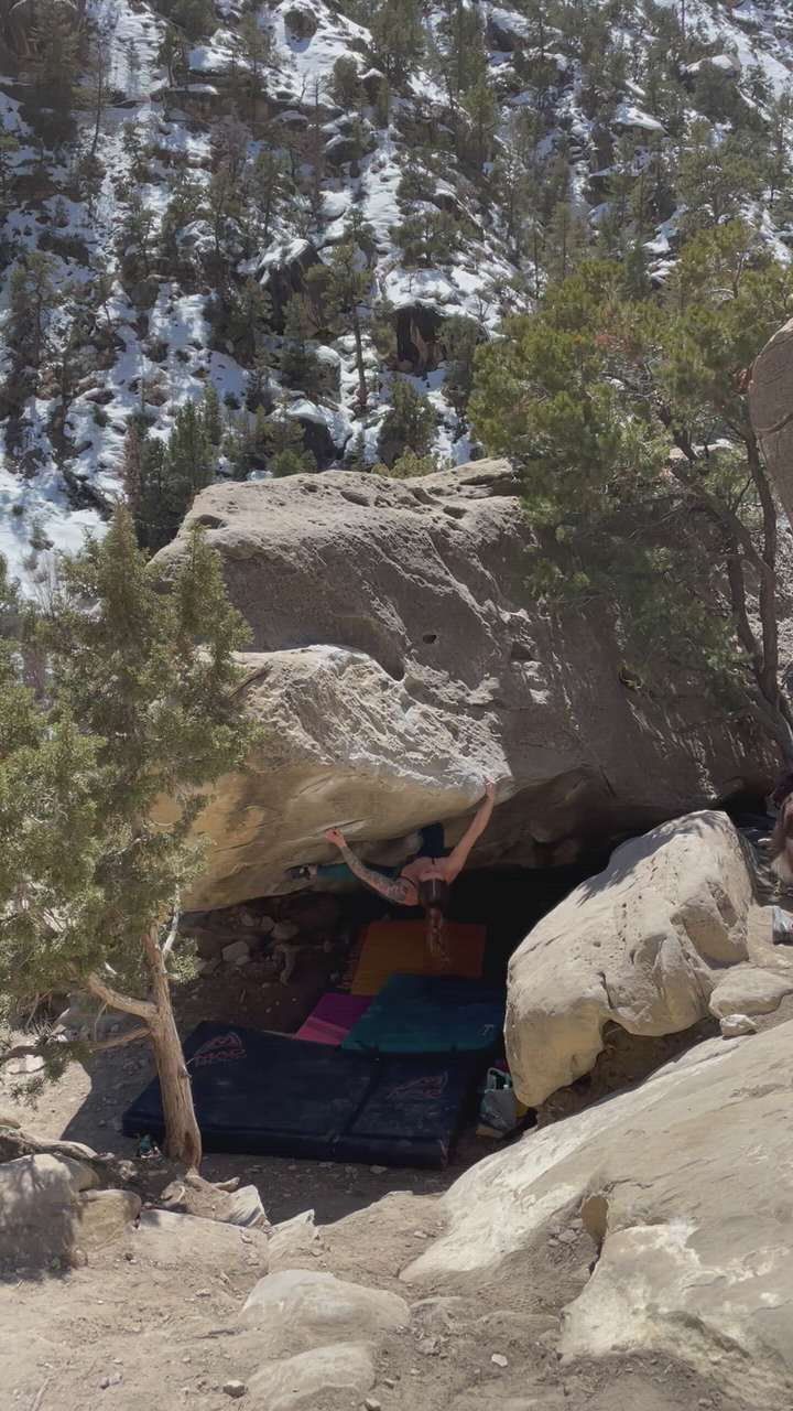 White v3, MetroRock Bushwick - KAYA | The Climber's App