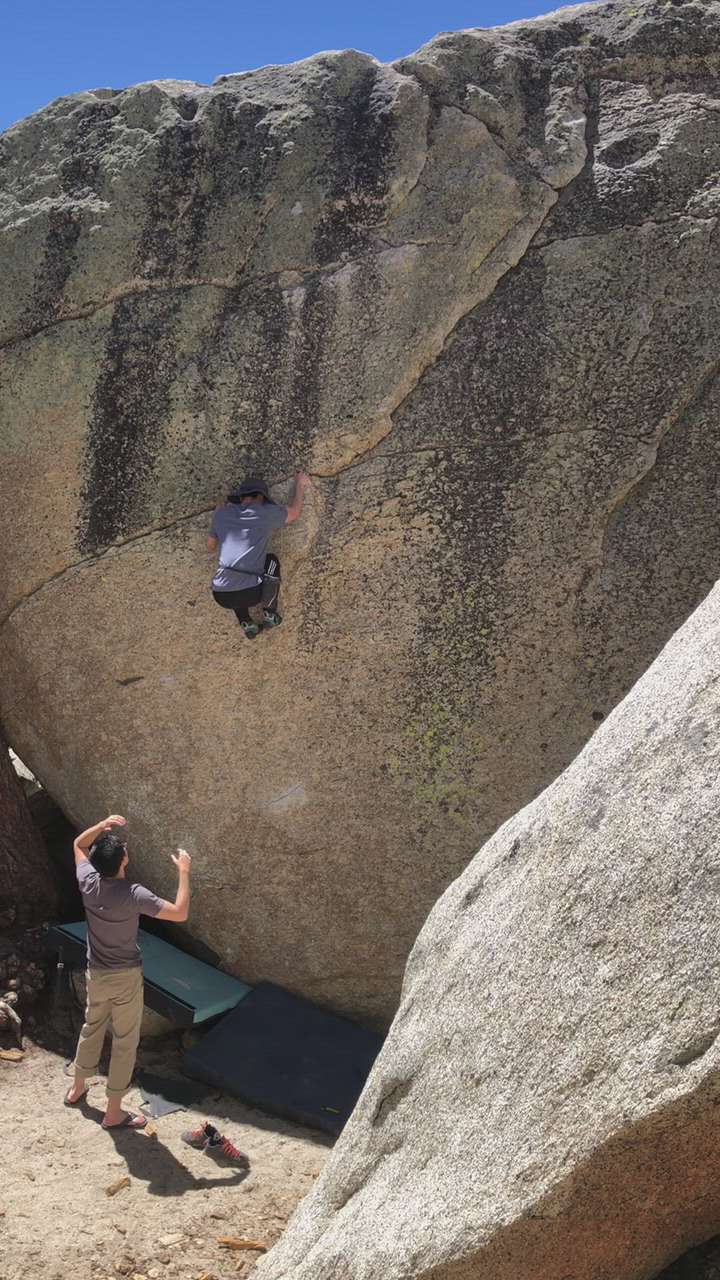 The Ledge Traverse v2 - Main Trail, Tramway Bouldering - Watch Beta Videos