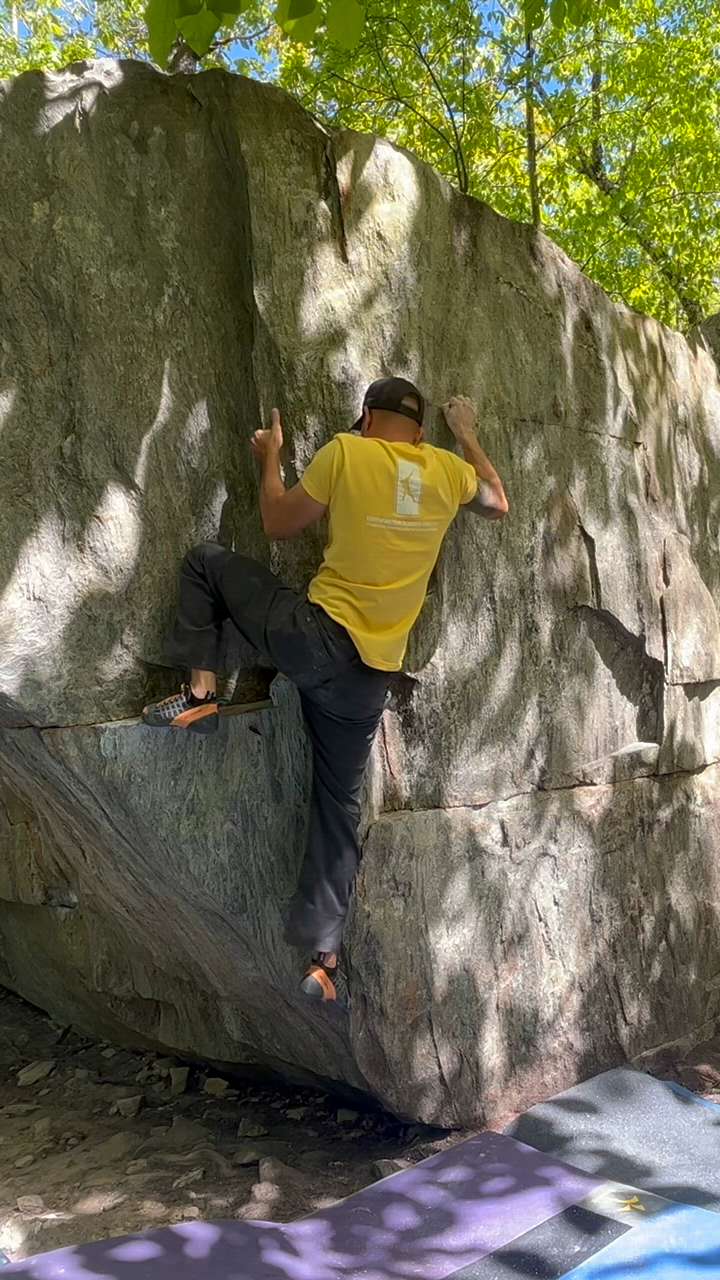 Plastic Psyche v1 - Trailside Boulders, Moore's Wall Bouldering - Watch ...