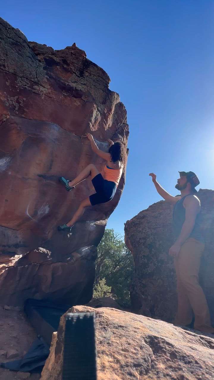 Victoria v2 - Bone Park, Unaweep Canyon Bouldering - Watch Beta Videos