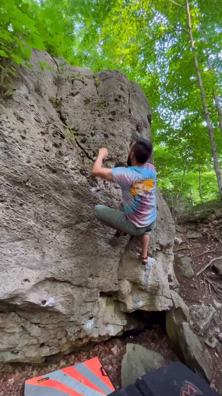 Mamma Mia v4 - Romper Room, Niagara Glen Bouldering - Watch Beta Videos