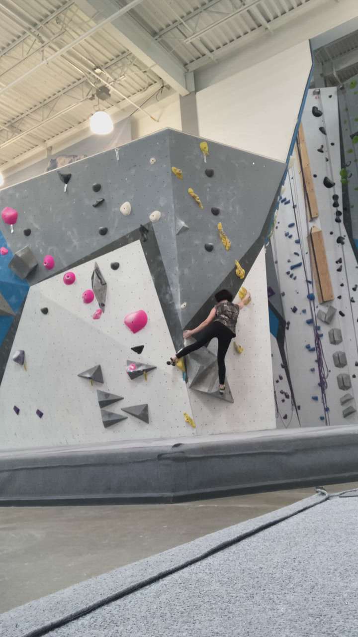 Yellow v4 - Memphis Rox Bouldering - Watch Beta Videos