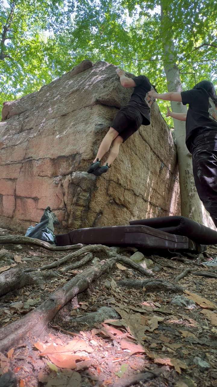 Tree Bola Arête v3 - Peterskill, Gunks Bouldering - Watch Beta Videos