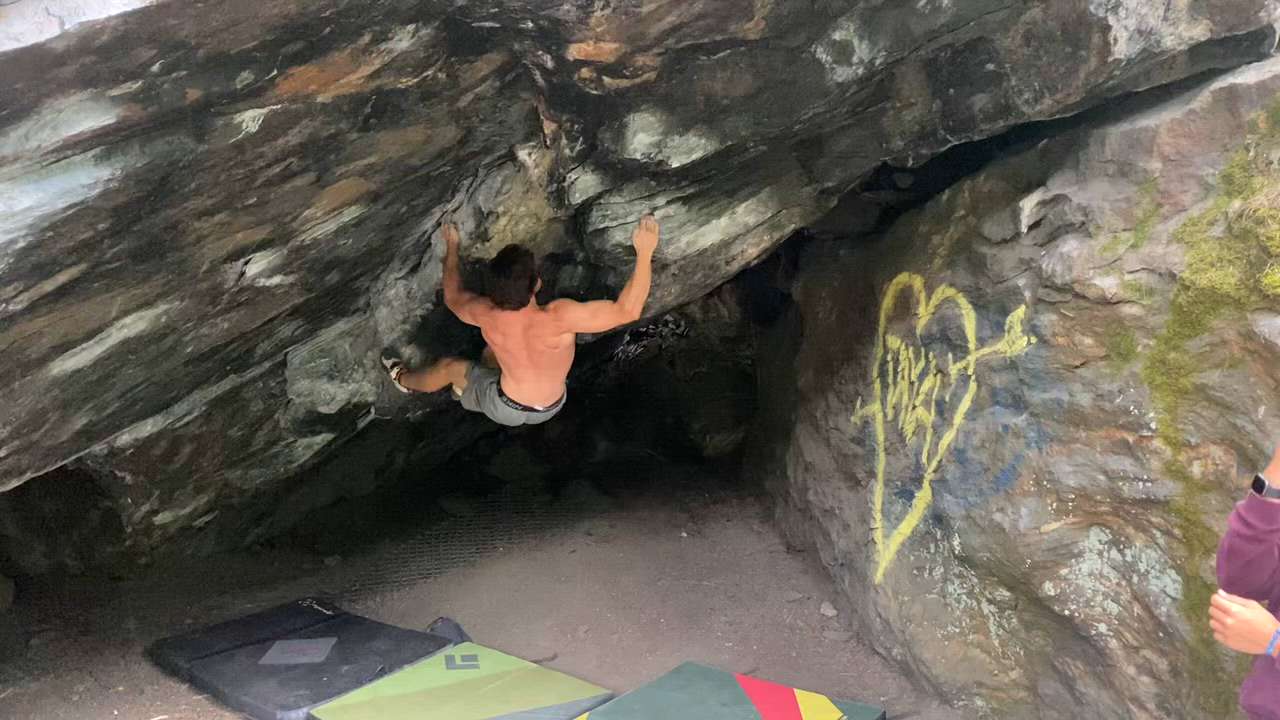 Schist Cave Right v5 - Tumwater Canyon, Leavenworth Bouldering - Watch ...