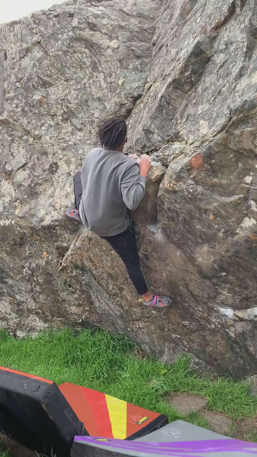 Bulge Face v2 - Sunset Boulders, Goat Rock Bouldering - Watch Beta Videos