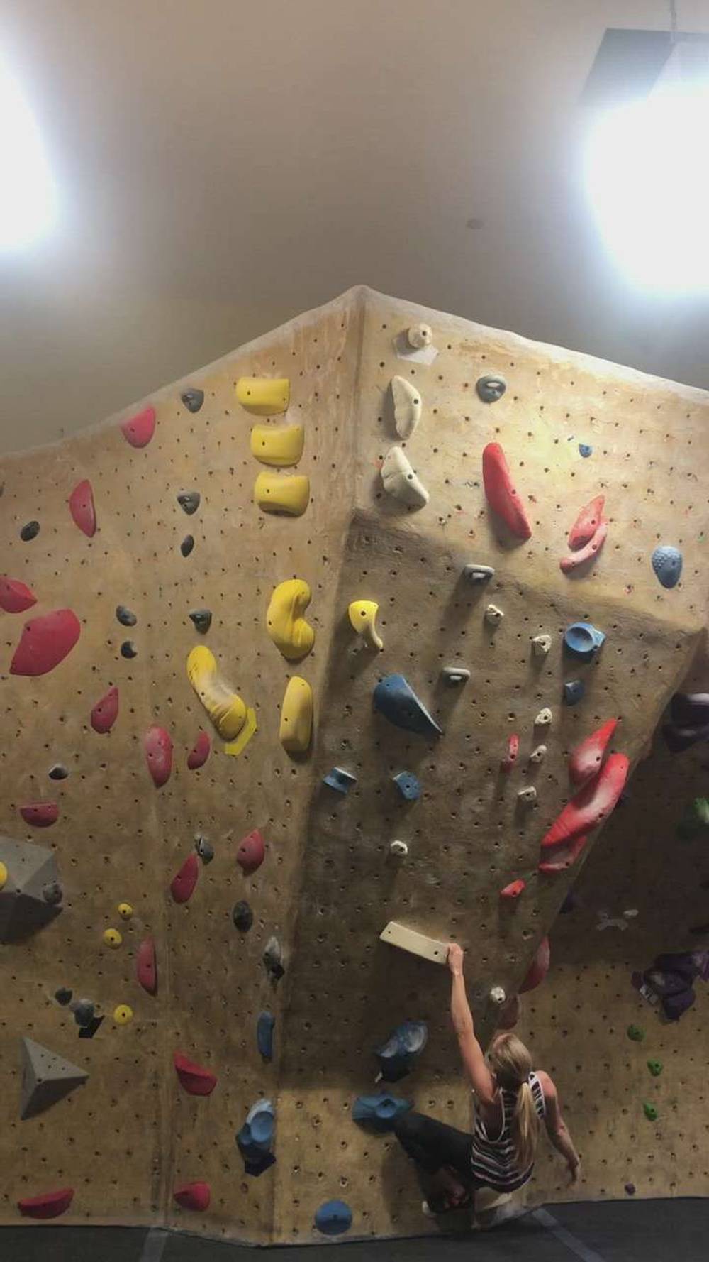 White v5 - Movement Belmont Bouldering - Watch Beta Videos